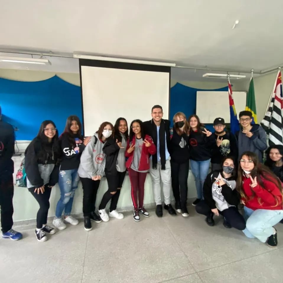 Maria Isadora - Currículo